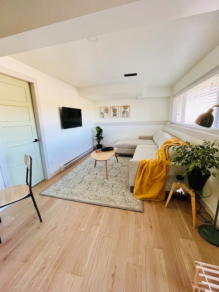 Cozy Suite Near Downtown - Kelowna
