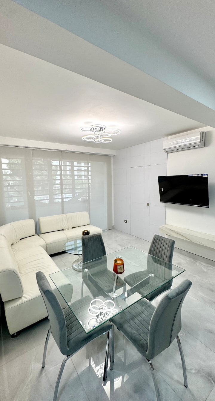 Moderno Apartamento De Lujo En Corazón De Altamira - Caracas