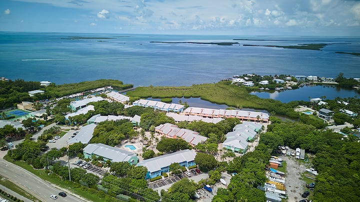 Key Largo 2/2 Retreat | Pools • Tennis • Marina - Key Largo, FL