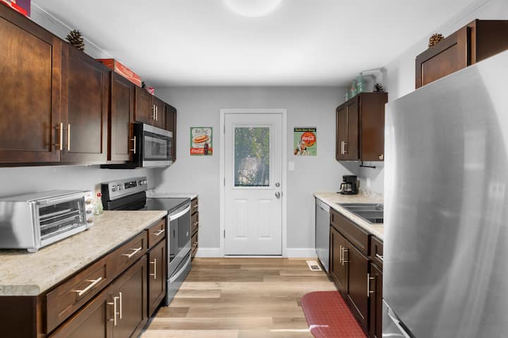 New! Heart Of Morristown! Work/leisure Get-a-way! - Morristown, TN