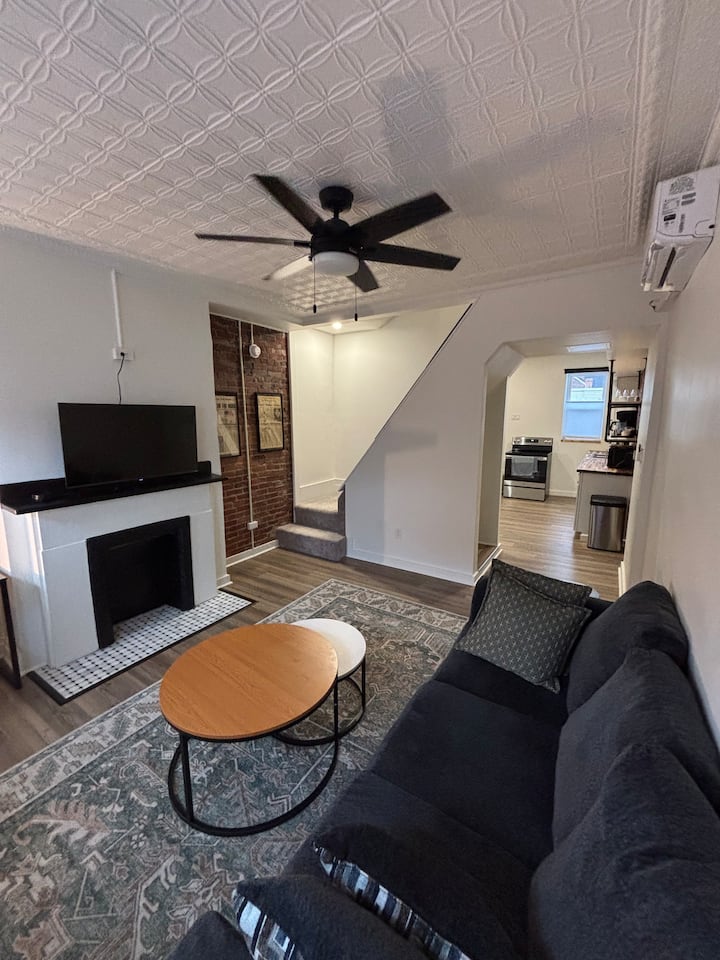 Entire Private Apt - Full Kitchen, Bath, Laundry - Pittsburgh