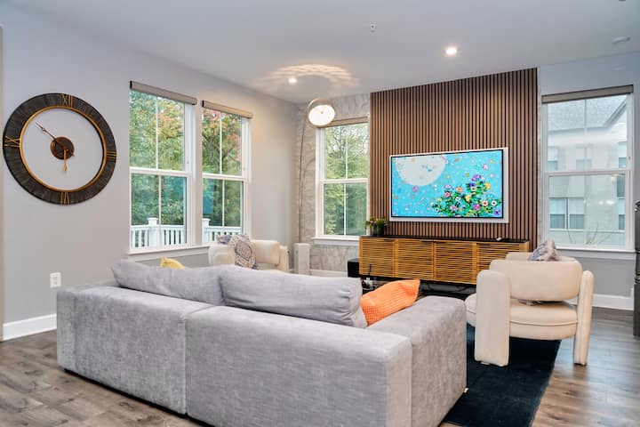 Modern Escape Steps From Fedex Field & Near Dc - Largo, MD