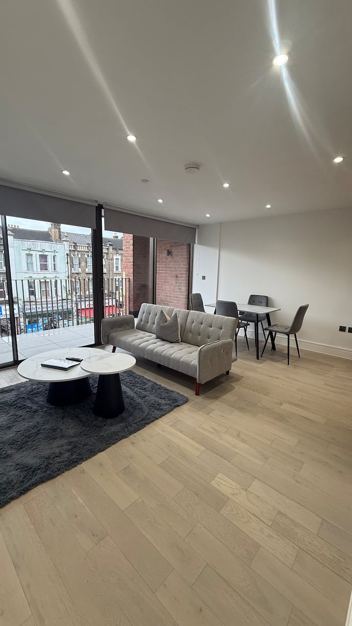 Two Bedroom Apartment - 66 - Ilford