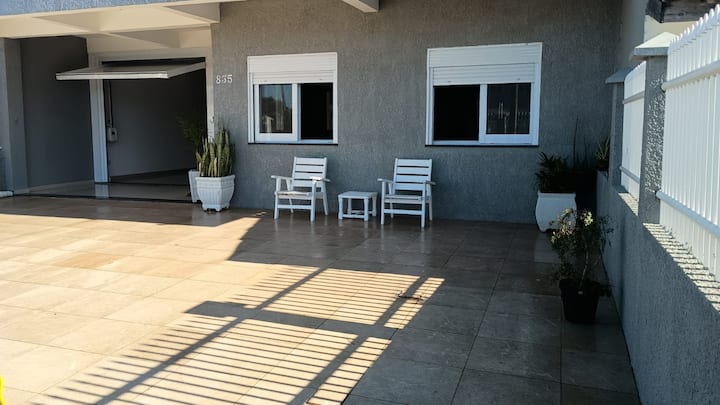Casa Ampla Com 3 Quartos Com Ar E 2 Banheiros - Capão da Canoa