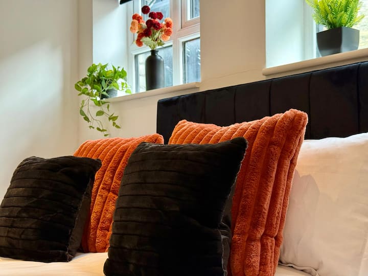 Brand New Studio Flat In Bradford City Centre! - Bradford