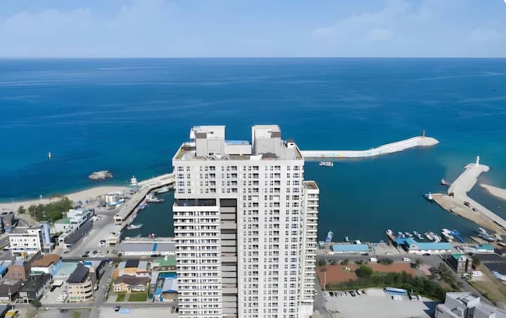 고품격 힐링 숙소
친구&가족여행에 최적
*연박할인
경포바다&백두대간 전망
*원두커피는 덤~ - Gangneung-si