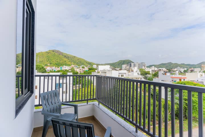 Modern3bhk Pet Friendly W/pvt Balcony, Terrace - Udaipur
