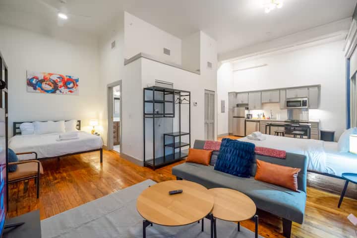 Near Hospitals & Dt | Large+parking+w/d+churchill - KFC Yum! Center