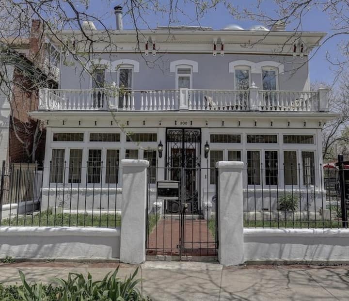 Cozy Historic French-style Home W Timeless Charm - Denver, CO