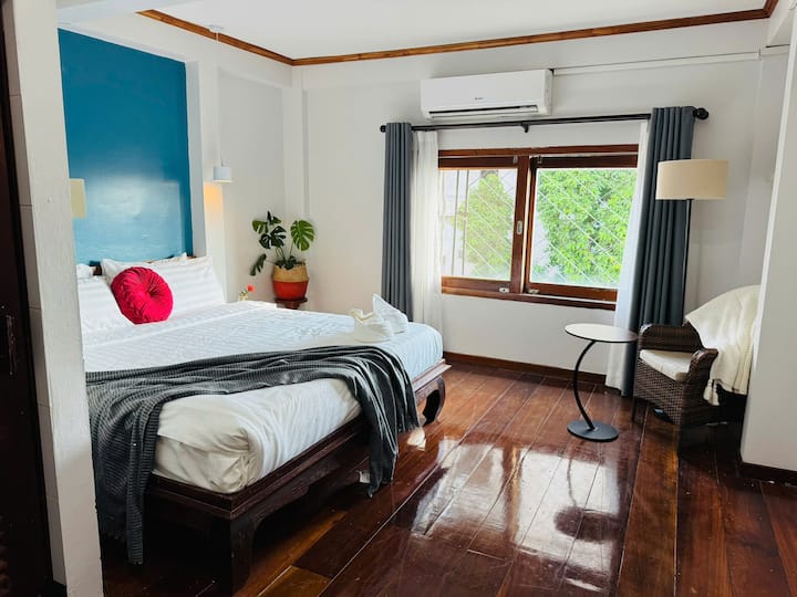 Walk To Mekong River & Night Market•free Laundry - Laos