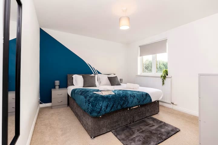 Work-ready 3br | Free Wi-fi & Long Stay Offers - Brancepeth Castle