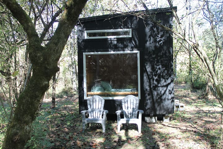 Creek Side Woodland Escape - Maryville, TN