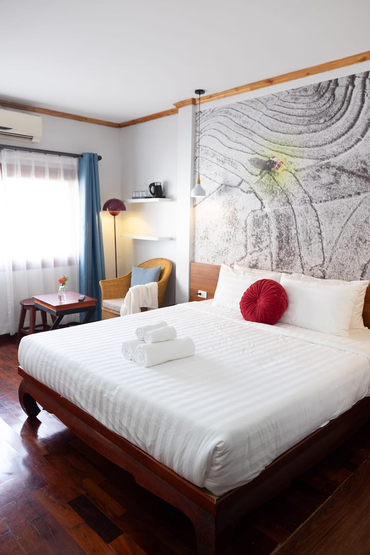 Bathtub Temple View Central Mekong River + Washer - Laos