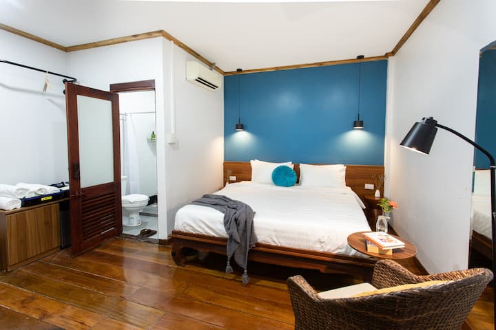 Night Markets • Central • New&clean • Free Laundry - Laos