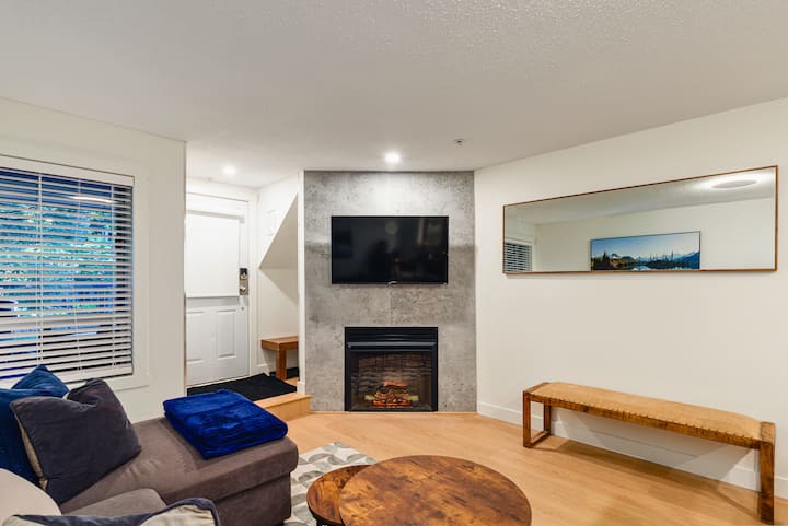 Private Hot Tub | Pool | Free Parking | Sauna - Whistler