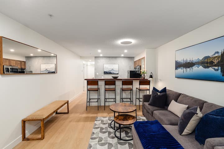 Private Hot Tub | Pool | Free Parking | Sauna - Whistler