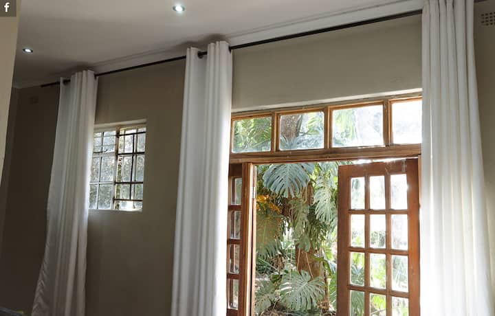 Cozy Ensuite 1.3km From Samy Levy's Village - Harare