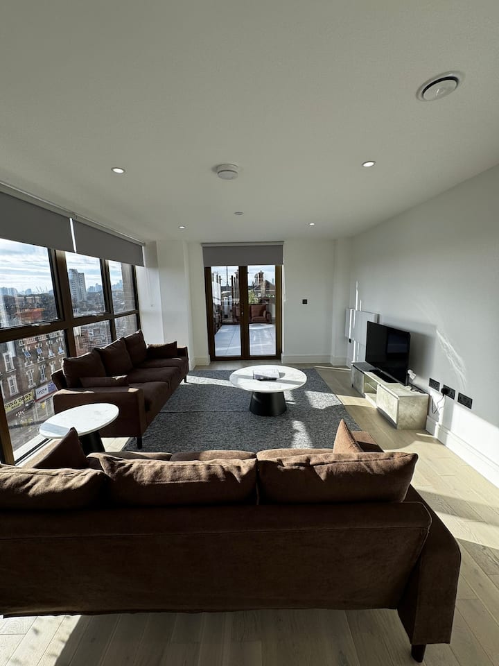 Three Bedroom Apartment - 78 - Barking