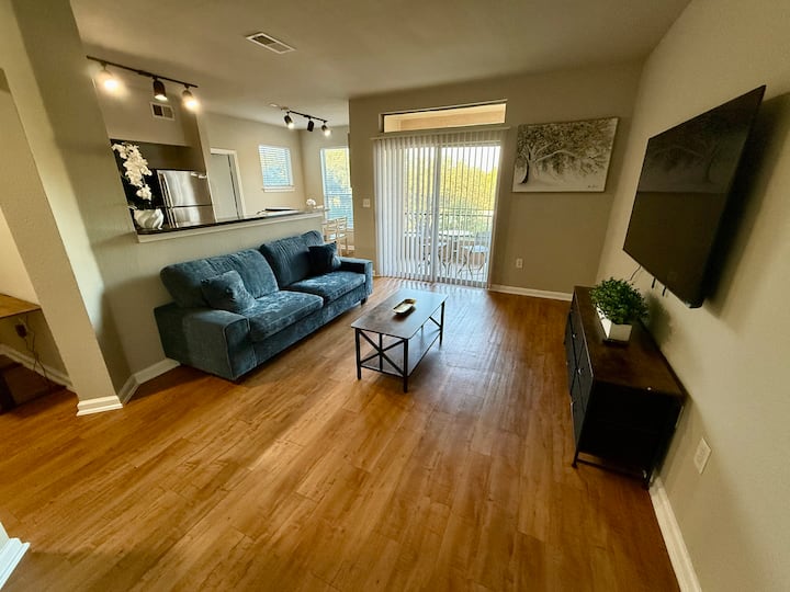Spacious, Modern & Cozy Apt Home 126 - Pflugerville, TX