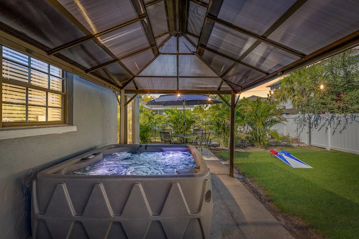 4br Oasis | Jacuzzi/gym & Game Room | Sleeps 12! - Tampa, FL