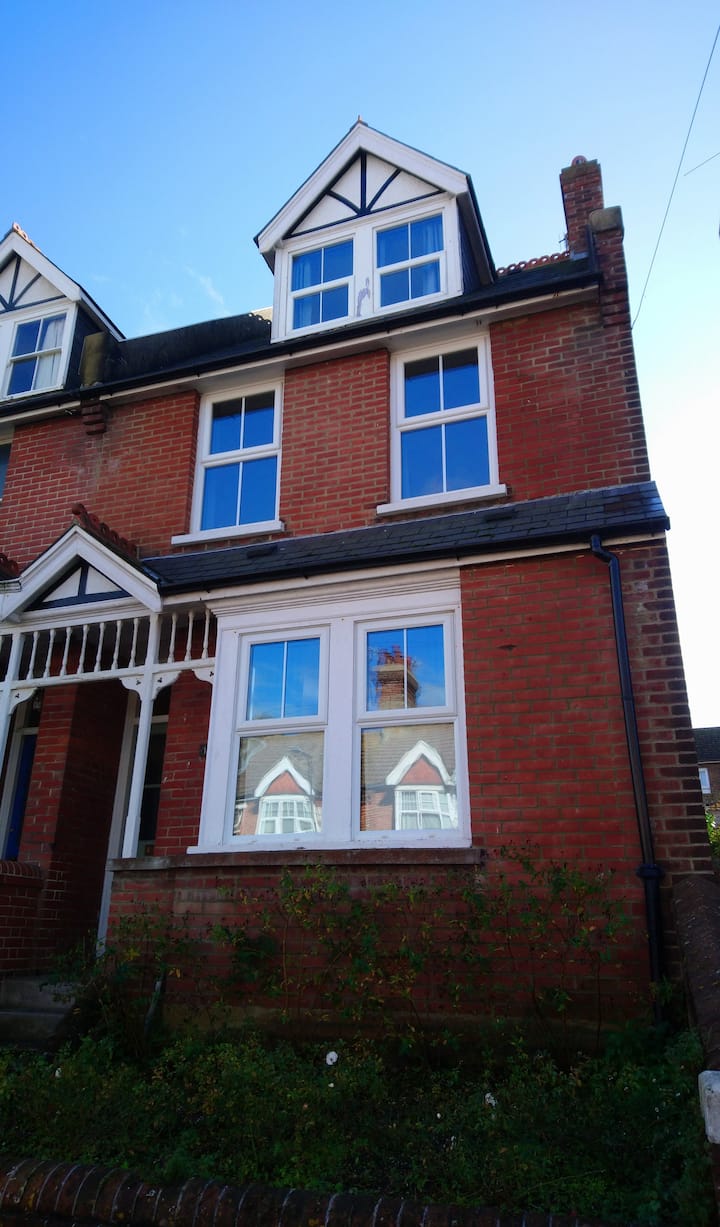 Oldtown Eastbourne: 3 Bedroom House, Lots Of Light - Eastbourne