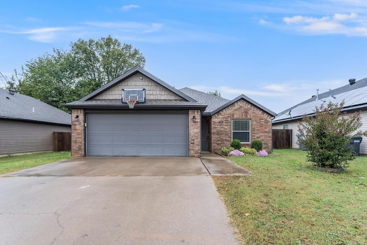 Modern 3br Home/all Amenities Near Downtown Rogers - Lowell, AR