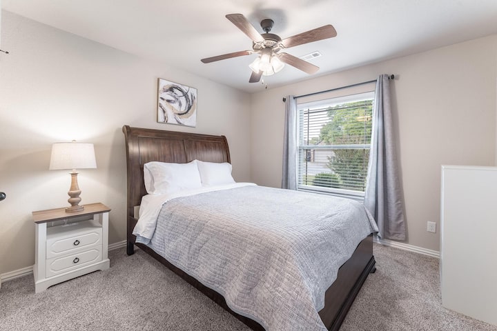 Modern 3br Home/all Amenities Near Downtown Rogers - Lowell, AR