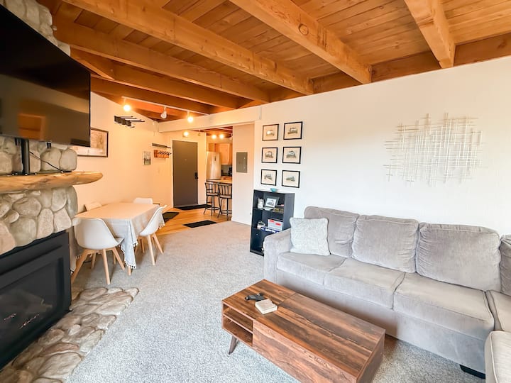 New Listing! - 1br/1ba With 2 Dedicated Workspaces - Silverthorne, CO