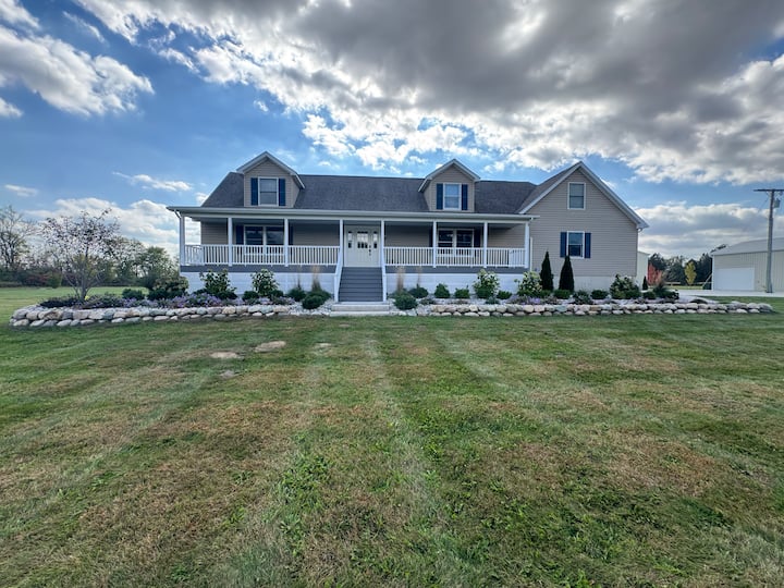 Spacious Country Retreat In Milan, Michigan - Dundee, MI