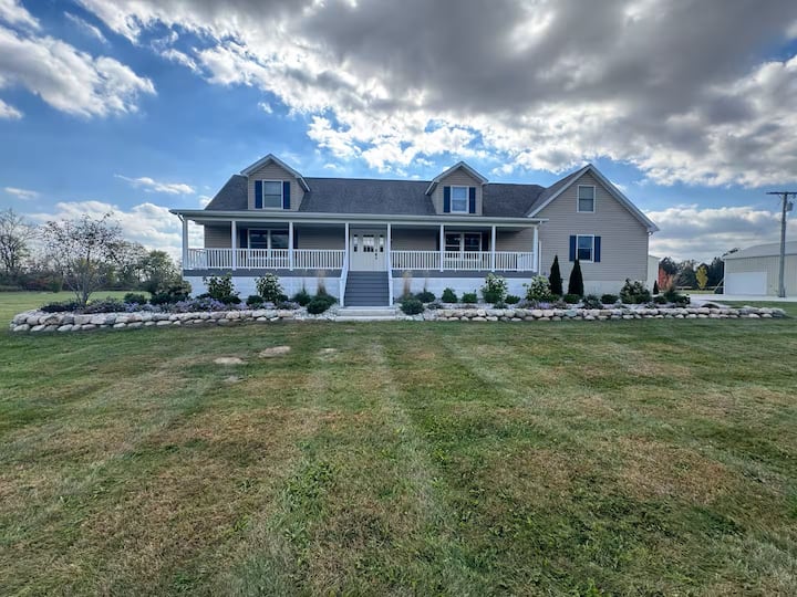 Spacious Country Retreat In Milan, Michigan - Dundee, MI