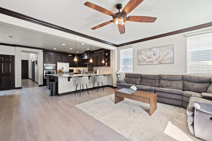 Victoria Gardens/6br/8 Beds•family & Groups - Rancho Cucamonga, CA