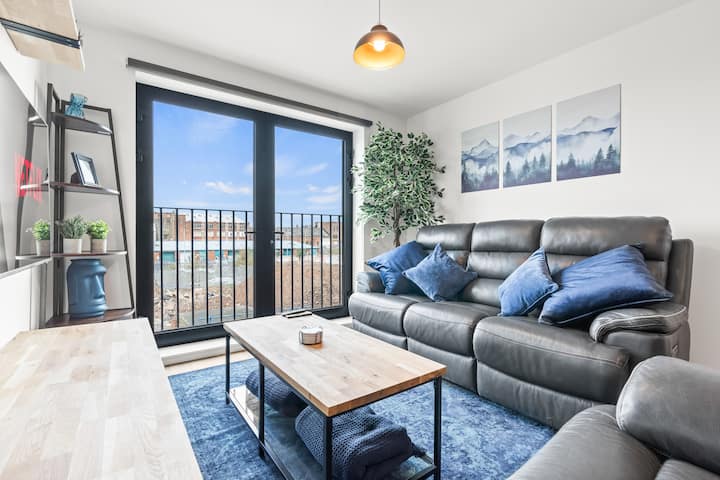 Ideal For Getaways| Liverpool Flat - Sleeps 4 - Liverpool