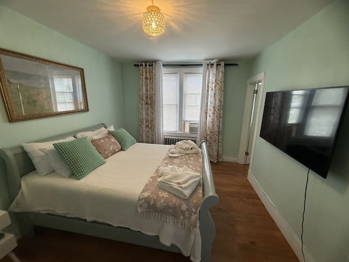 Safe Nyc Room • Host On-site • Near 2/5/6 Subway - The Bronx, NY