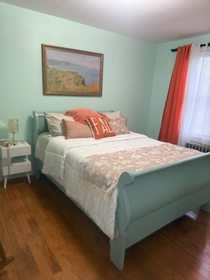 Safe Nyc Room • Host On-site • Near 2/5/6 Subway - The Bronx, NY