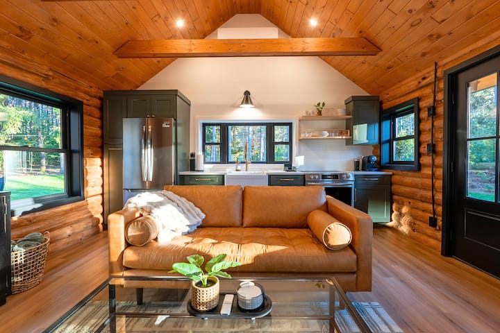 Luxury Couples Retreat W/hot Tub In Traverse City! - Interlochen, MI