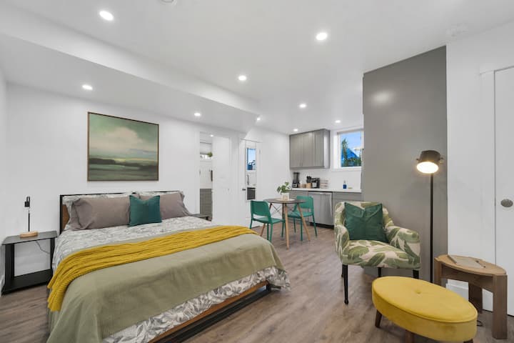 Bright & Trendy Basement Studio | Near Downtown - St. Jacobs