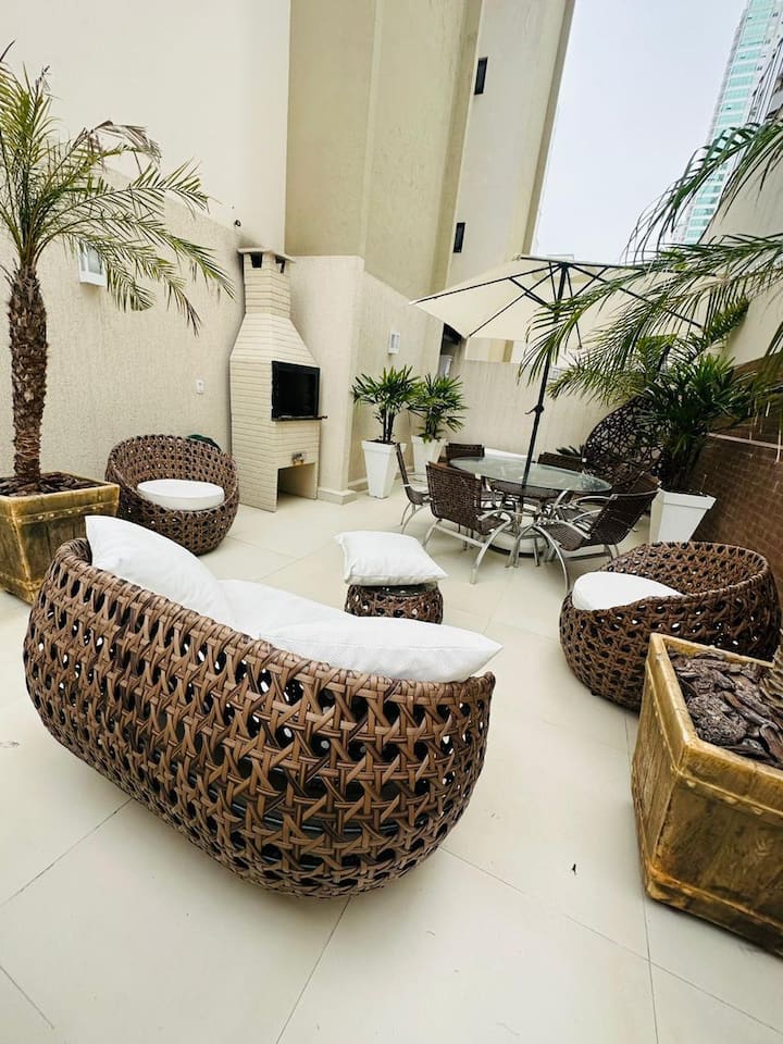 Ap Uma Quadra Do Mar, 4 Quartos No Centro. - Balneario Camboriú