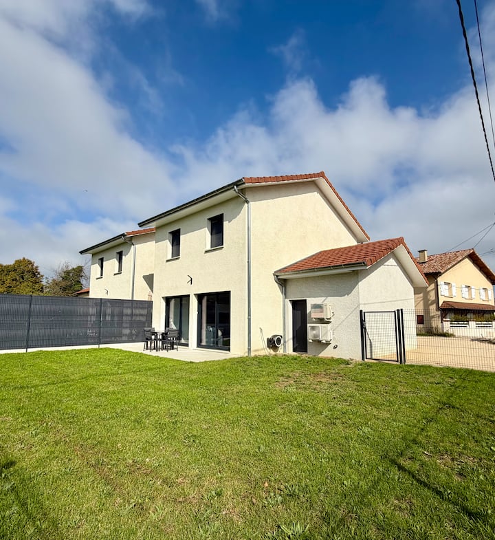 Confort, Espace & Nature, 8 Personnes - Bourgoin-Jallieu