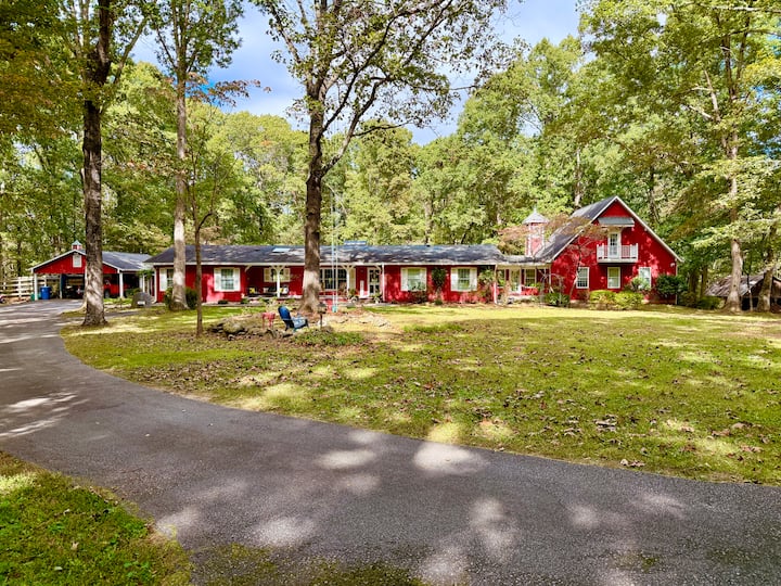 Farmhouse Getaway | Near High Point Market - High Point, NC