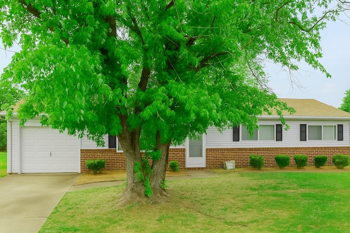 Entire House - Charming, Cozy & Peaceful - Chesapeake, VA