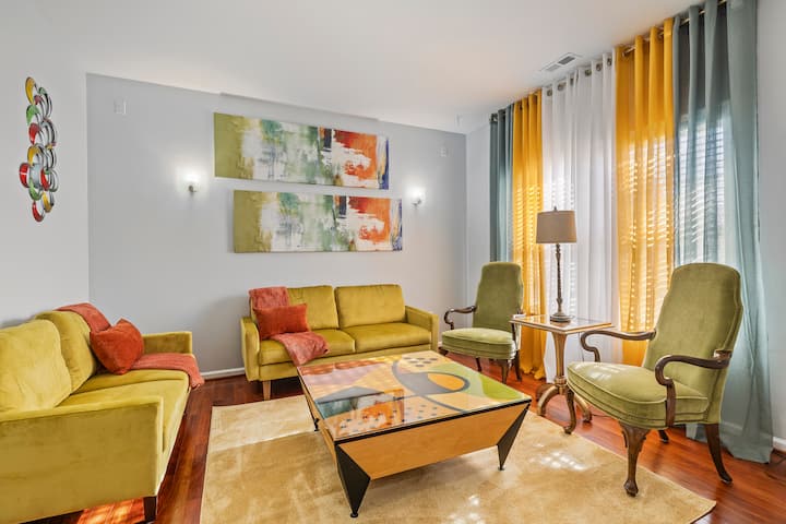 Elegant Retreat: Spacious With Outdoor Fireplace - Chester, VA