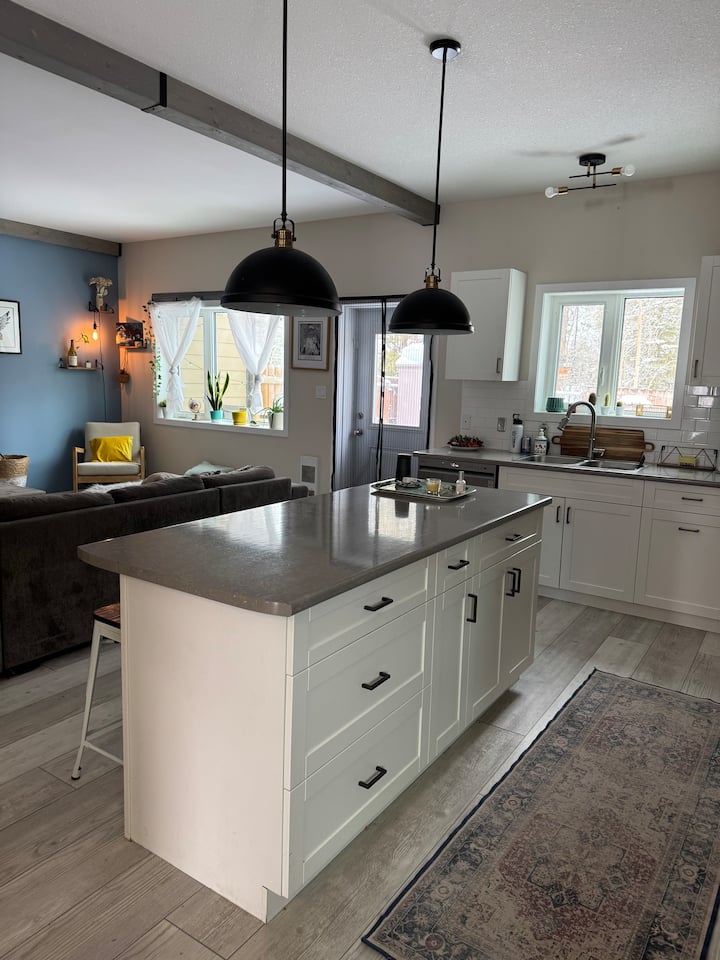 Spacious Modern 3-bedroom Retreat In Whitehorse - Whitehorse