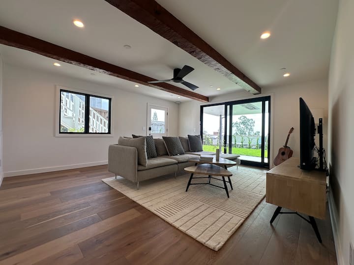 New Modern Retreat: Quiet, Private & Walkable - Laguna Beach, CA