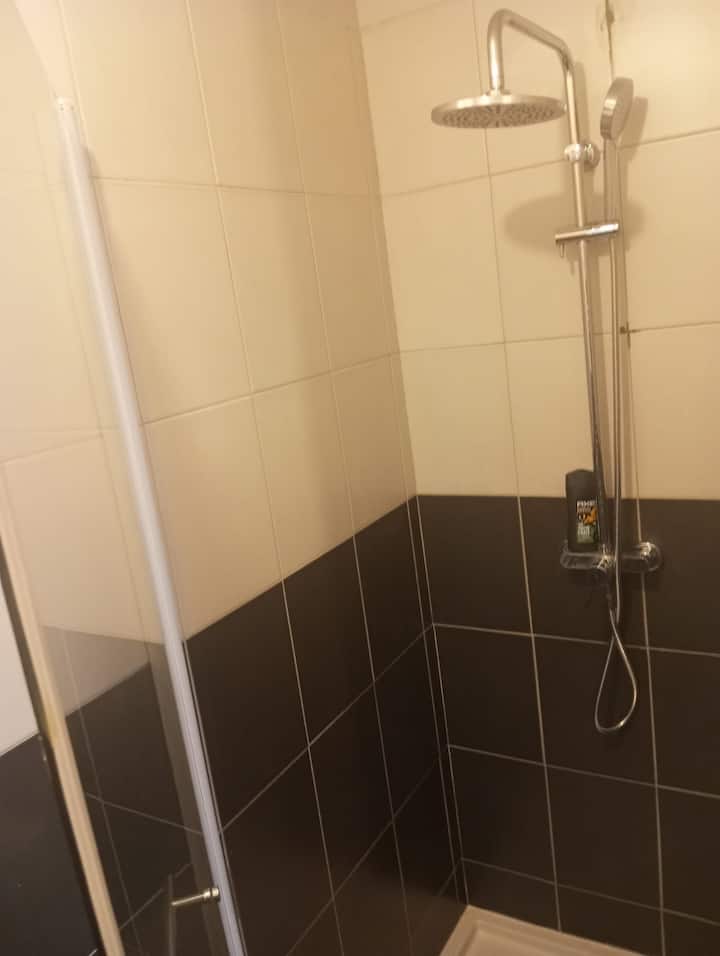 Appartement T2 Climatisé Avec Place De Parking - Chassieu