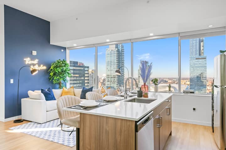 Dt | Top Floor | Stellar Views | Arcade Games* - Edmonton