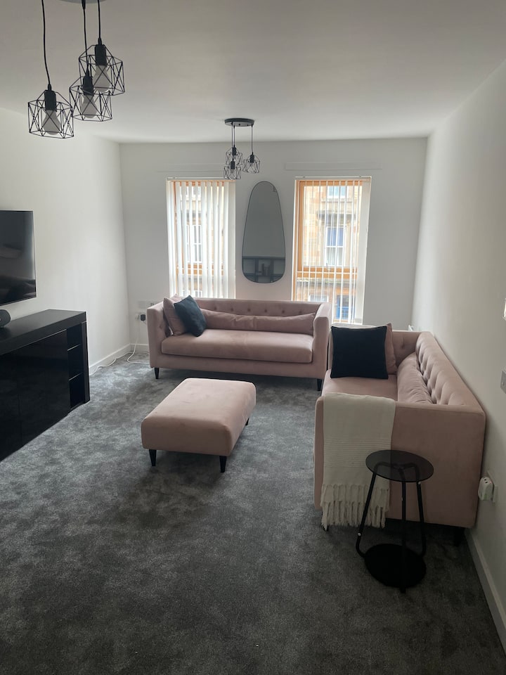 Elegant 2-bedroom City Apartment - Glasgow