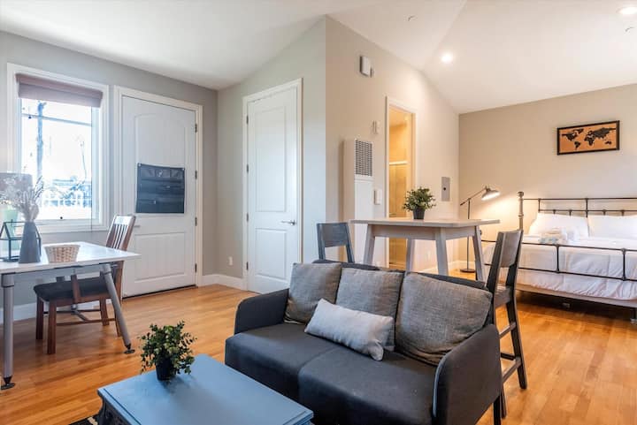 Sunny Downtown San Mateo Studio - Belmont, CA