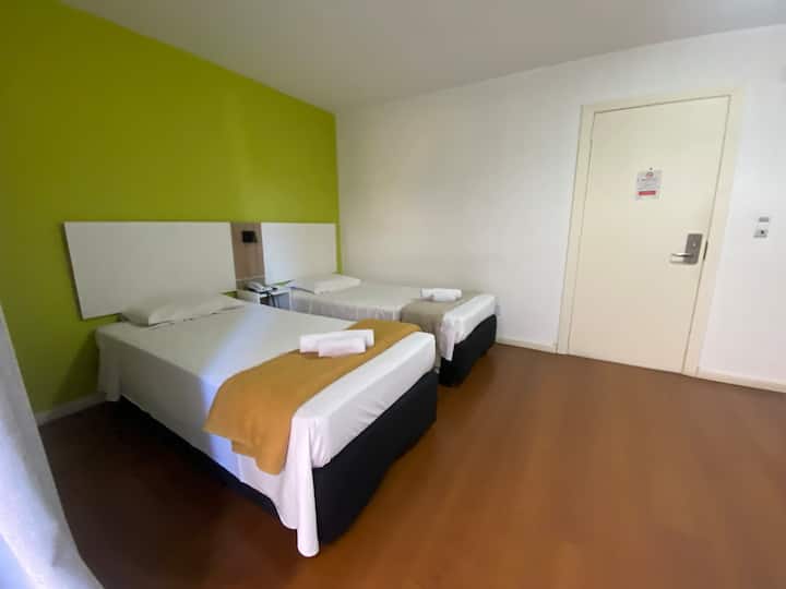 Duo Alto Astral - 2 Camas Solteiro E Ar Cond. - Curitiba