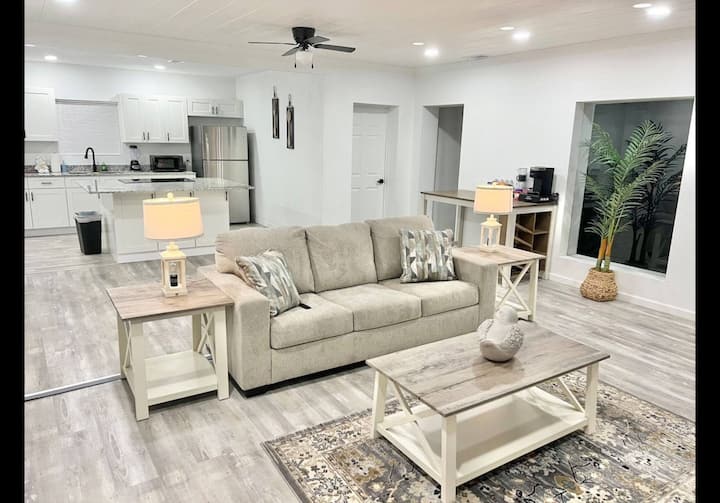 5 Bed/3 Bath | Sleeps 12! Heart Of Mcallen! - McAllen