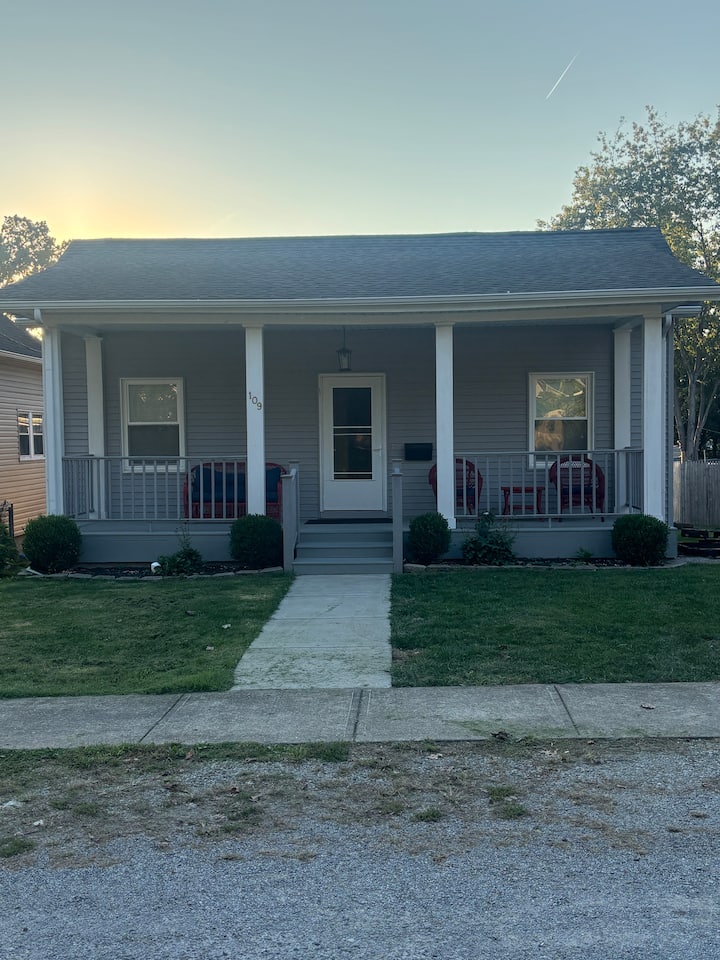 Wonderful 2 Bedroom Close To The Shawnee ! - Harrisburg, IL